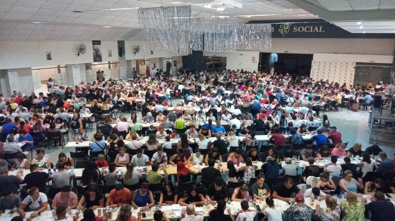 Más de 700 personas participaron de la Noche de Entretenimientos en el ...